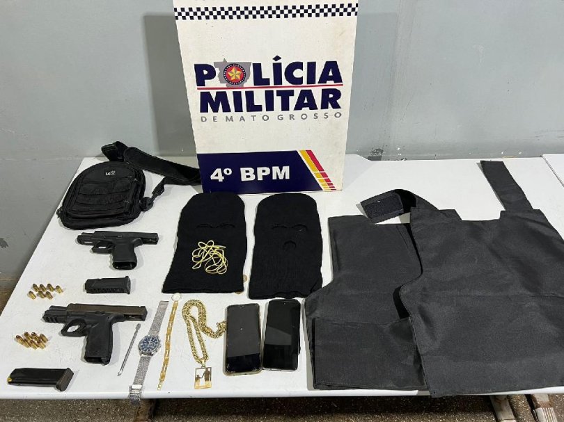 Quadrilha é presa com armas, munições e coletes em VG | FOLHAMAX Quadrilha é presa com armas, munições e coletes em VG | FOLHAMAX