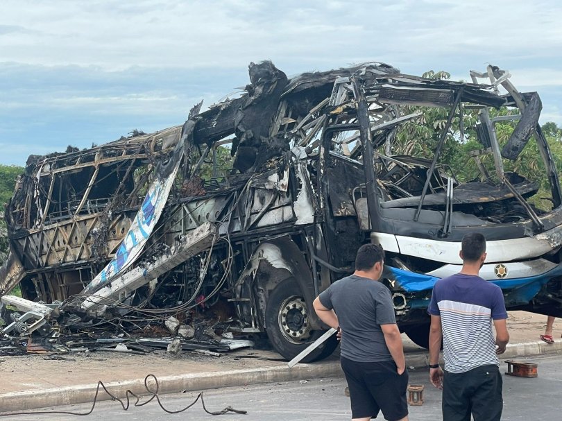 'Era como se não tivesse mais chão', conta passageiro de ônibus que ... 'Era como se não tivesse mais chão', conta passageiro de ônibus que ...